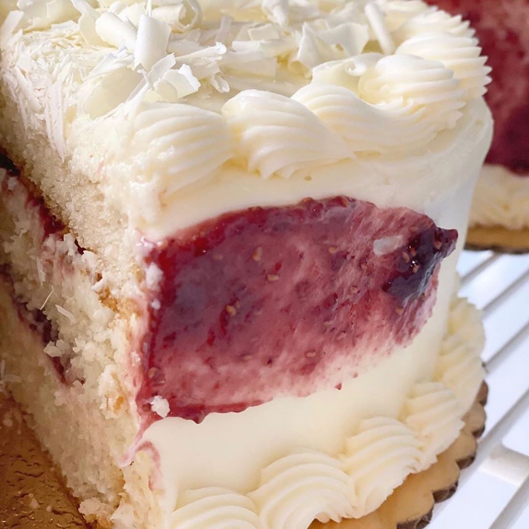 White Chocolate Raspberry Cake Slice – Rustika Cafe and Bakery